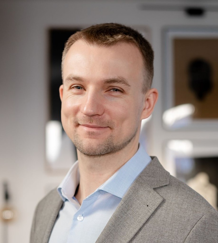 Polish Voiceover - Native Male Voice Actor - Blaise Lucas Parda (20-50y)